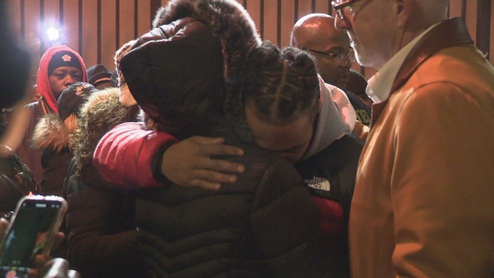 Son, father of Robert Brooks call for justice at vigil outside Monroe ...