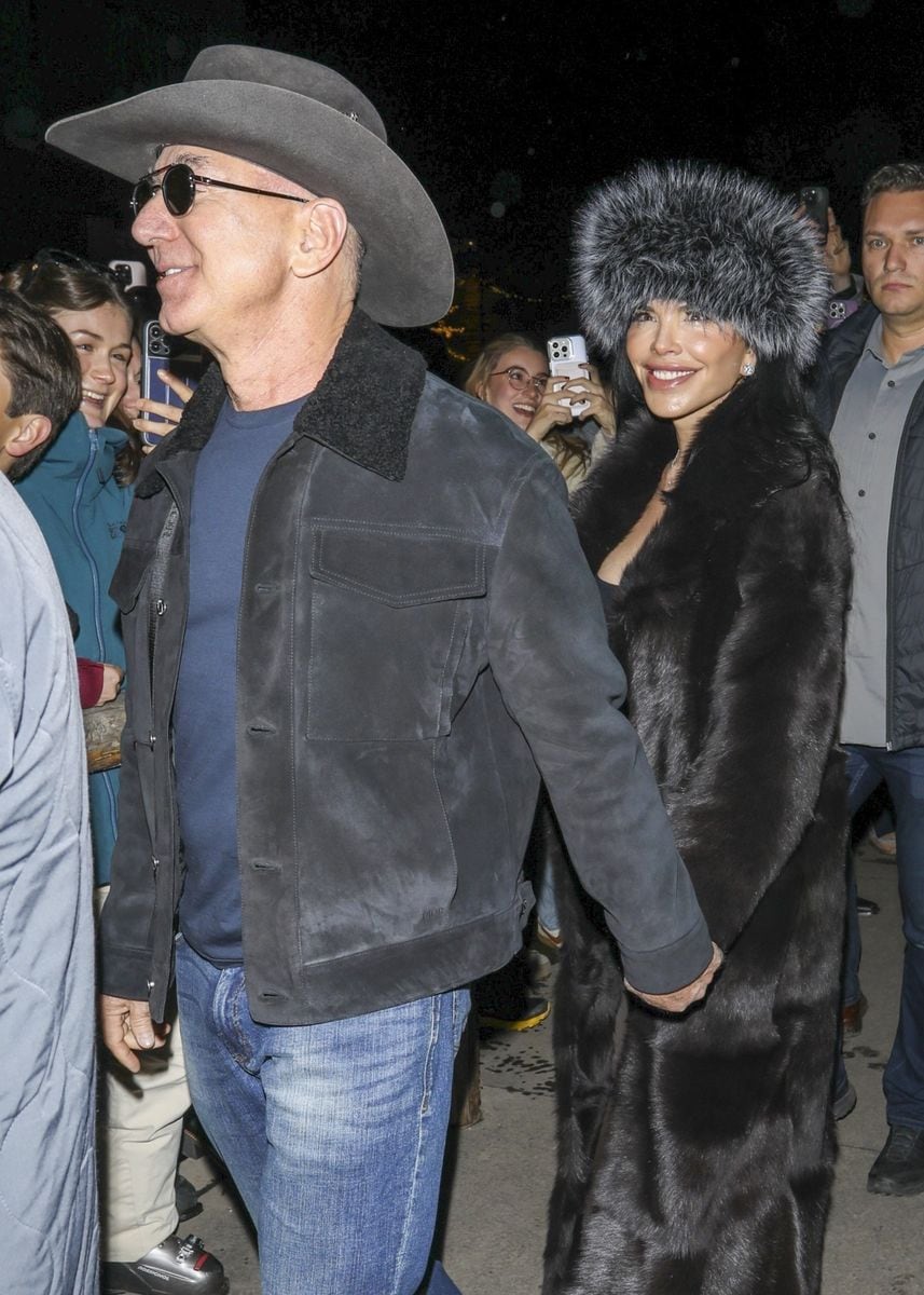 Jeff Bezos and Lauren Sanchez wear stylish hats while shopping in Aspen