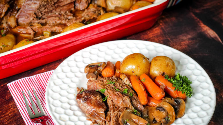 An Easy And Delicious Way To Prepare A Pot Roast In The Slow Cooker ...