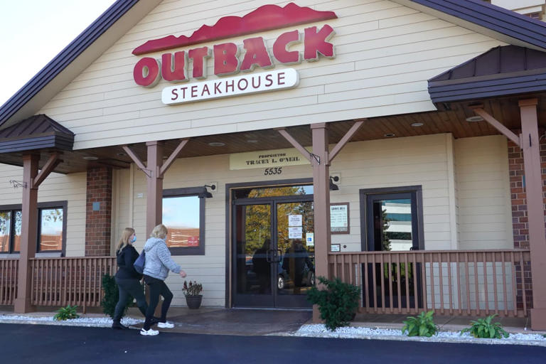 Bloomin’ Brands Stock Pick Was a Bust. It’s Time to Bail on the Outback ...