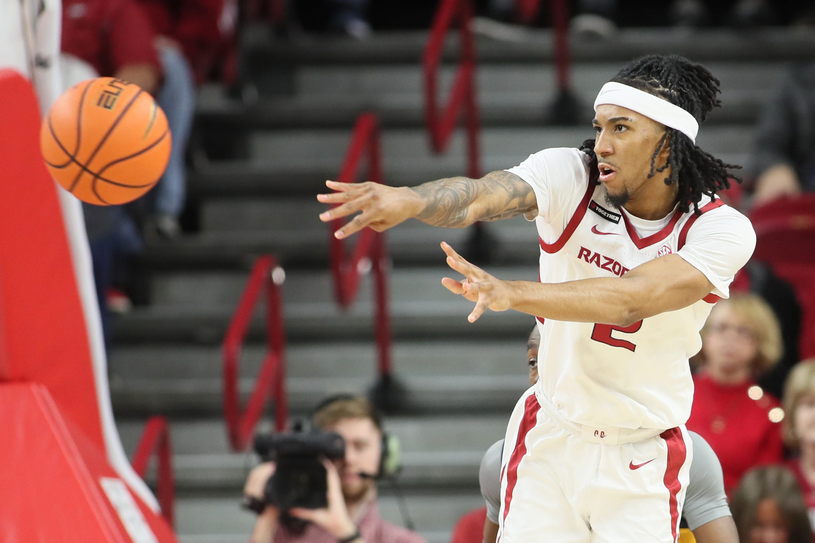 Arkansas basketball freshmen shine in second-half rout over Oakland