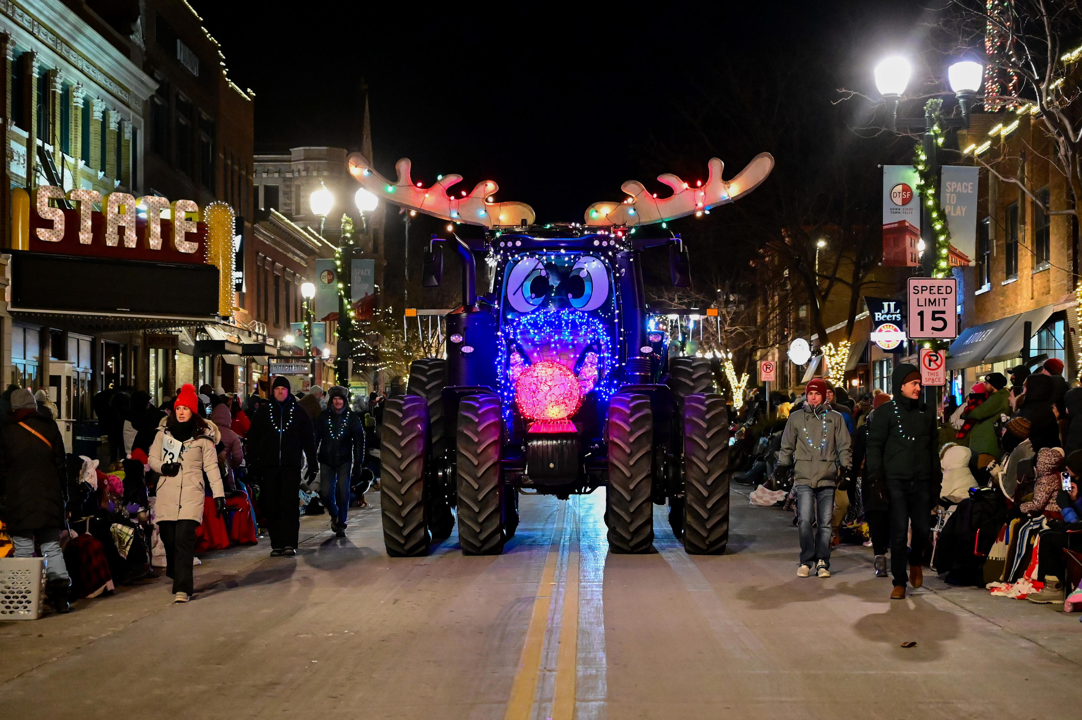 Lanark’s Jingle Fest and tractor parade bring holiday fun Nov. 28–29