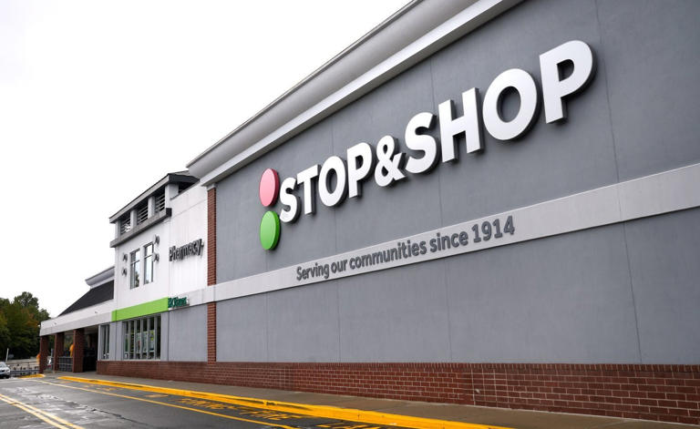 New Year's Day 2025 store hours: From liquor to grocery to retail ...