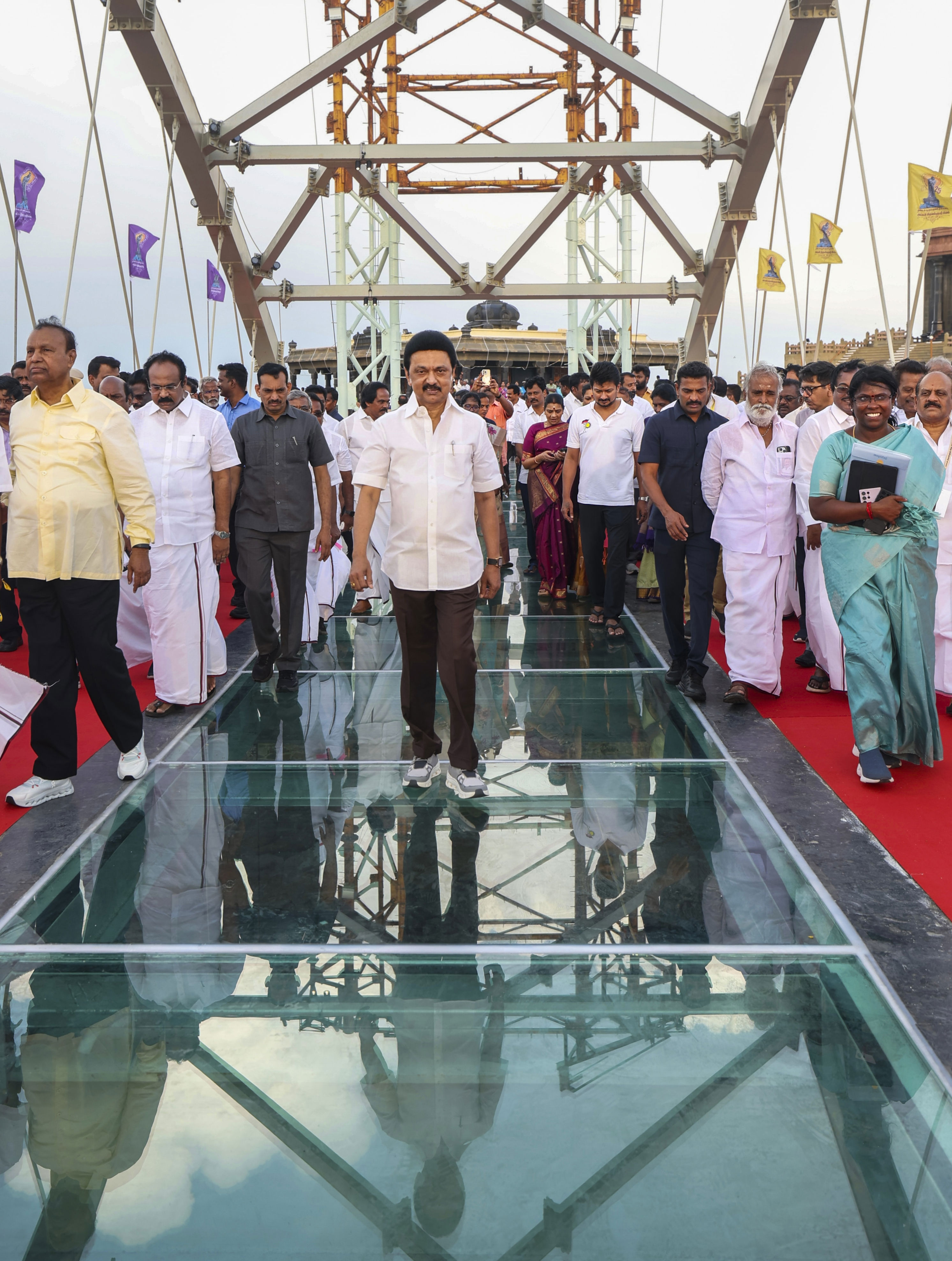 India's first glass bridge now open in Kanniyakumari, know all about it