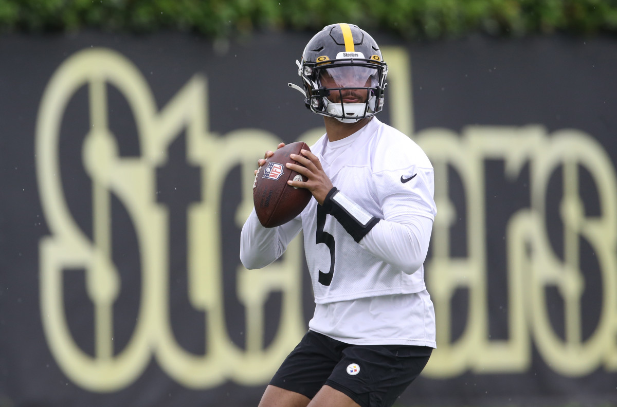 Steelers Draft Pick QB Signs with Chiefs