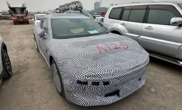 小鹏E29新车曝光：P7改款升级，内饰大变样，能否逆袭市场？