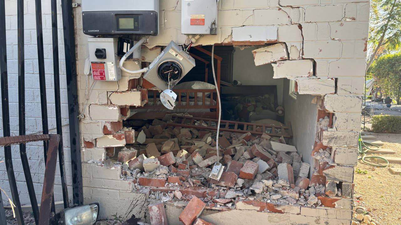 Driver accused of DUI after crashing into Phoenix home Driver accused of DUI after crashing into Phoenix home