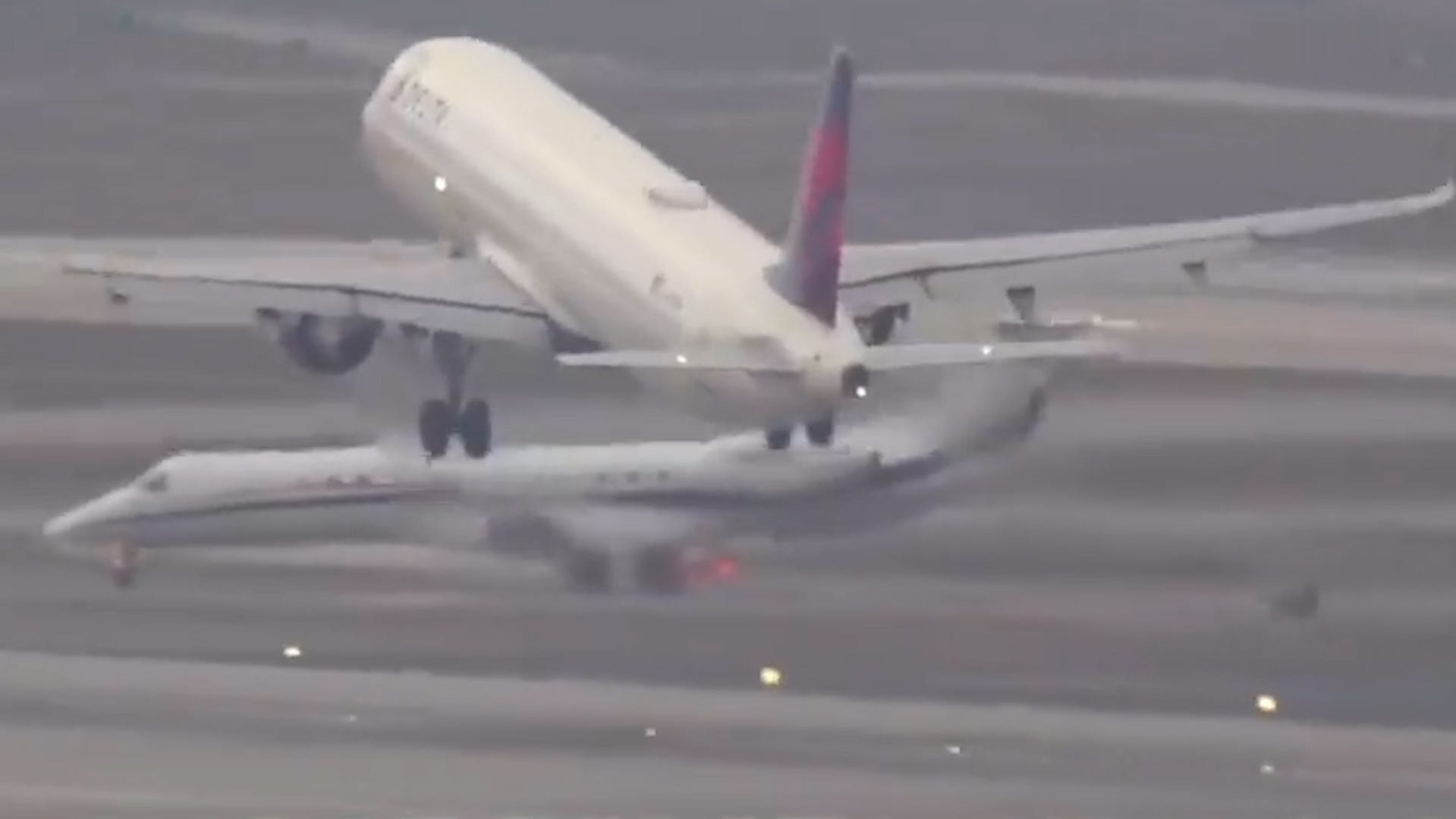 'Stop, stop, stop!' Reports say FAA investigating close call between planes on LAX runway