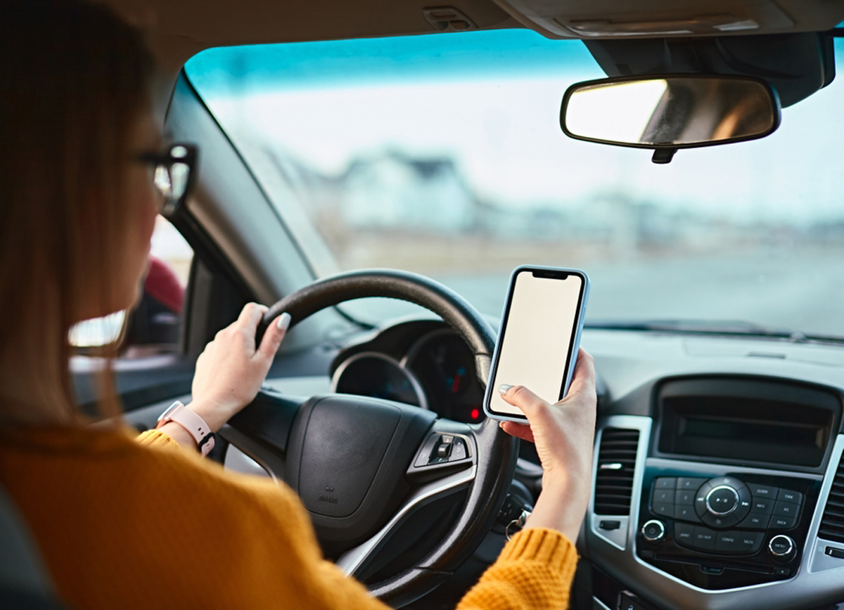 Arriva la telecamera anti-smartphone alla guida: la comanda l’AI