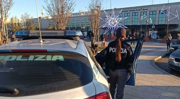 Tentano di rubare una bici, il proprietario 50enne se ne accorge e i 3 nordafricani lo prendono ...