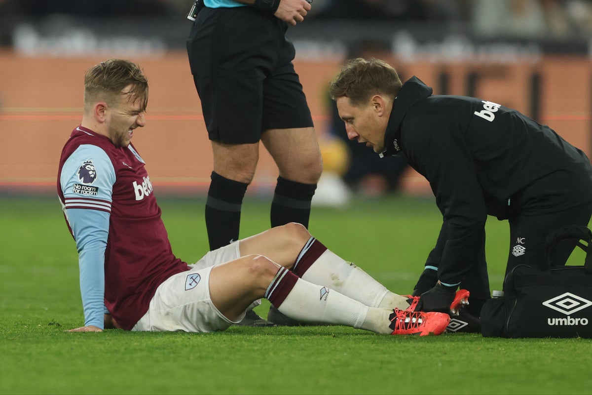 Jarrod Bowen Set For Spell Out After West Ham Captain Suffers Foot Fracture