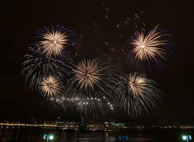 Rain won’t dampen New Year’s Eve fireworks shows over Penn’s Landing