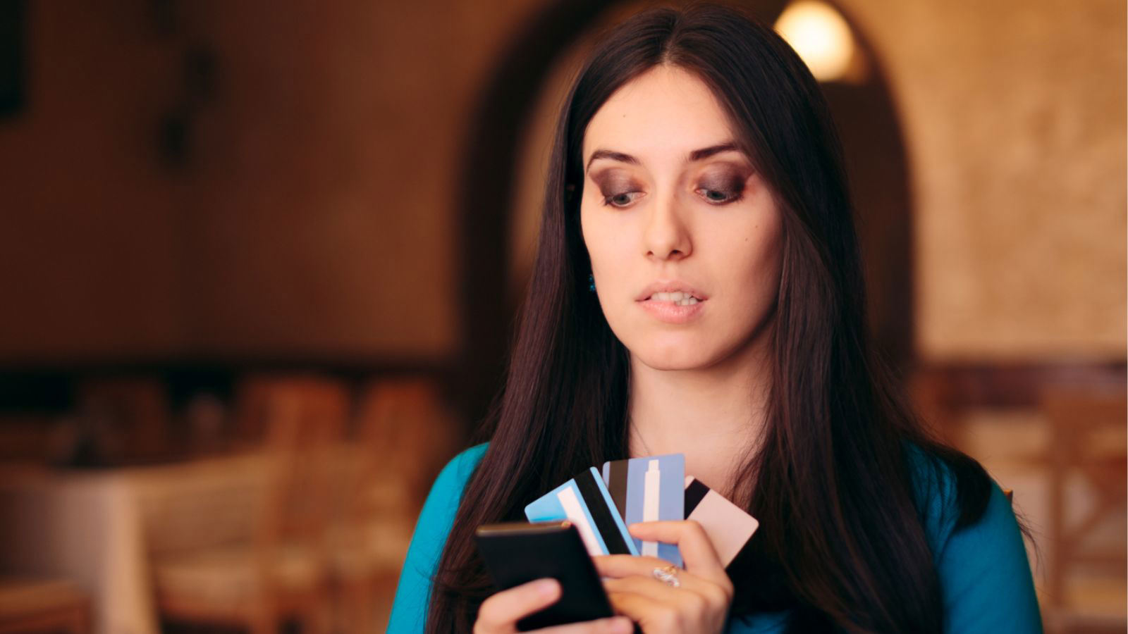 17 Things You Should Never Carry in Your Wallet 17 Things You Should Never Carry in Your Wallet