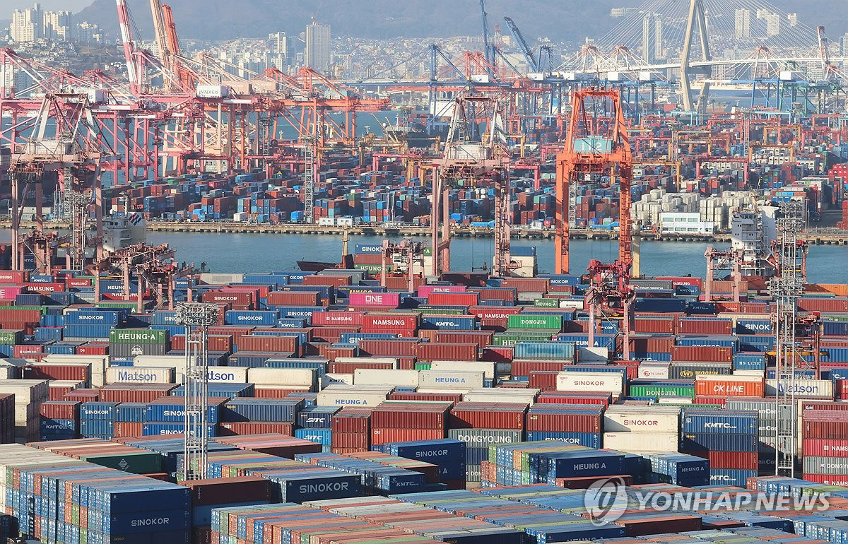 (LEAD) S. Korea's exports rise 8.2 pct in 2024 to new annual record (LEAD) S. Korea's exports rise 8.2 pct in 2024 to new annual record