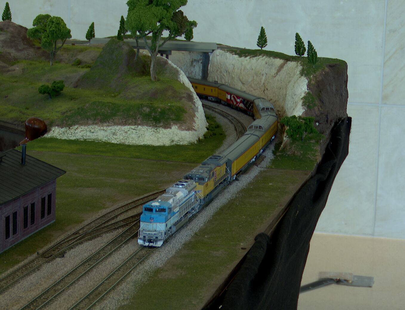 Model trains on display at George H. W. Bush Library & Museum pavillion