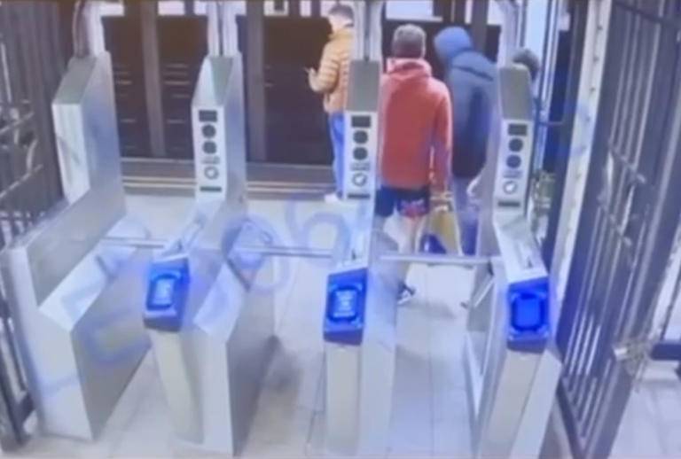 Terrifying video shows maniac shove straphanger into path of NYC subway ...
