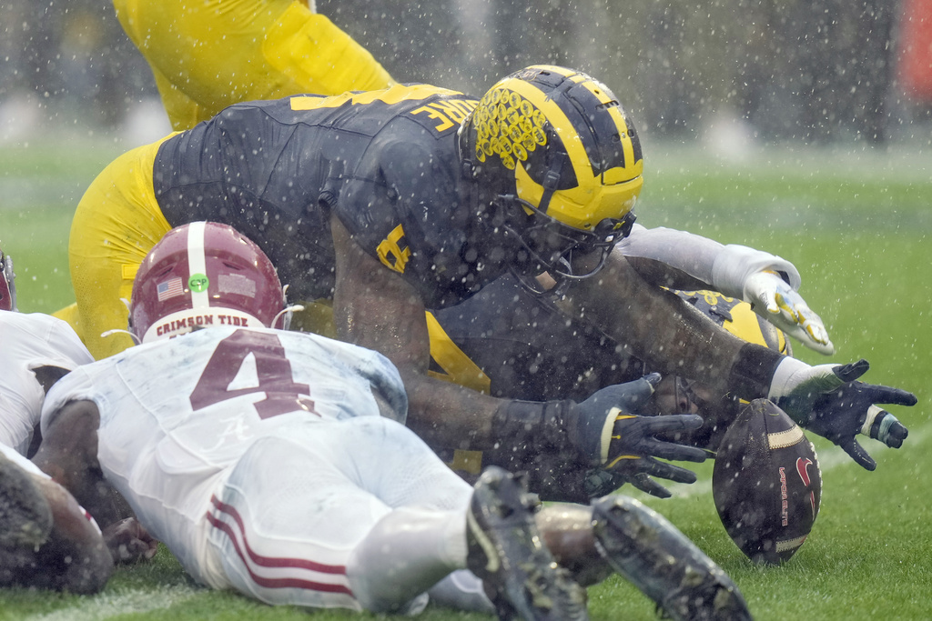 Michigan defense pressures Milroe all day, Wolverines beat No. 11 ...