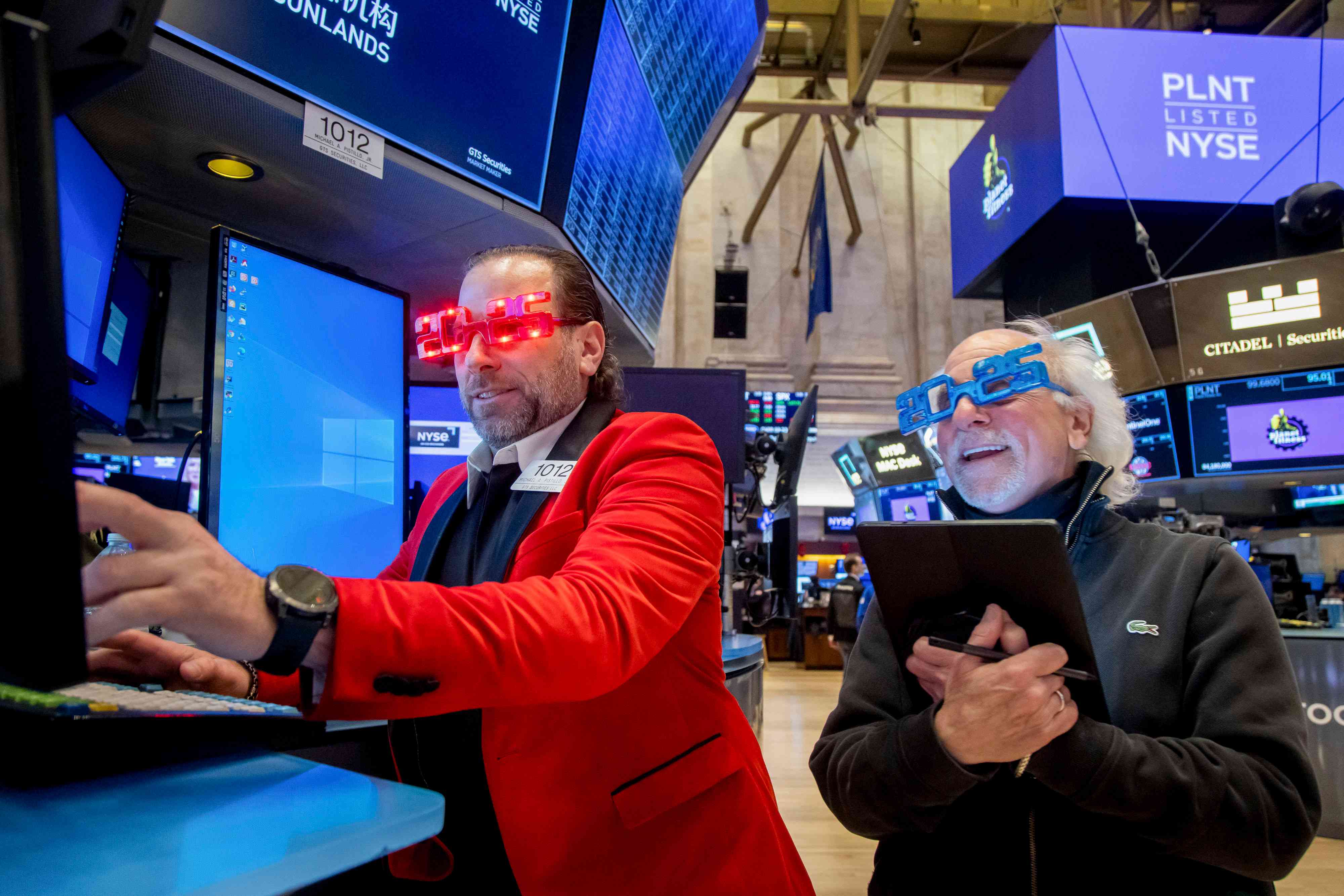 S&P 500 Gains and Losses Today: Index Slips as Stocks Close Out Strong Year