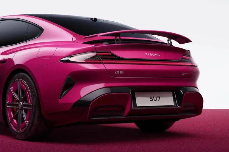 每日车事：一汽奥迪A5L官图发布；小米SU7推出璀璨洋红配色