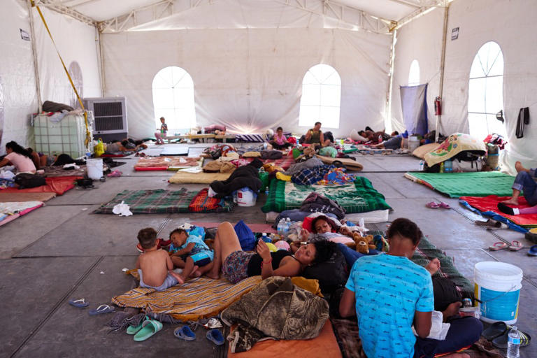 ICE ends two programs meant to help migrants comply with release ...