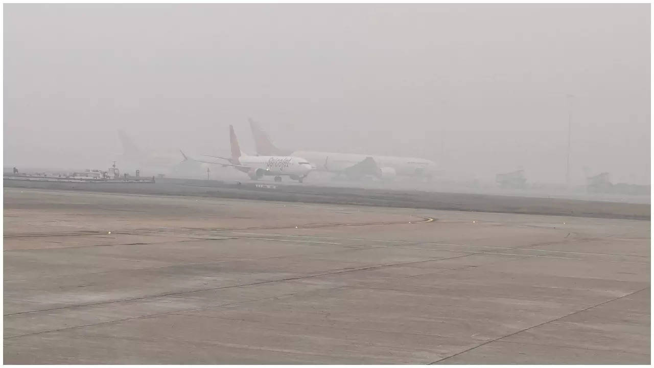 Peak fog season: Government lists steps for airlines & airports ...
