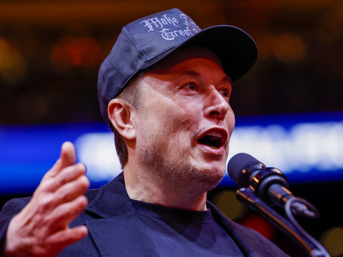 Elon Musk speaks out again in favor of the far-right in the UK