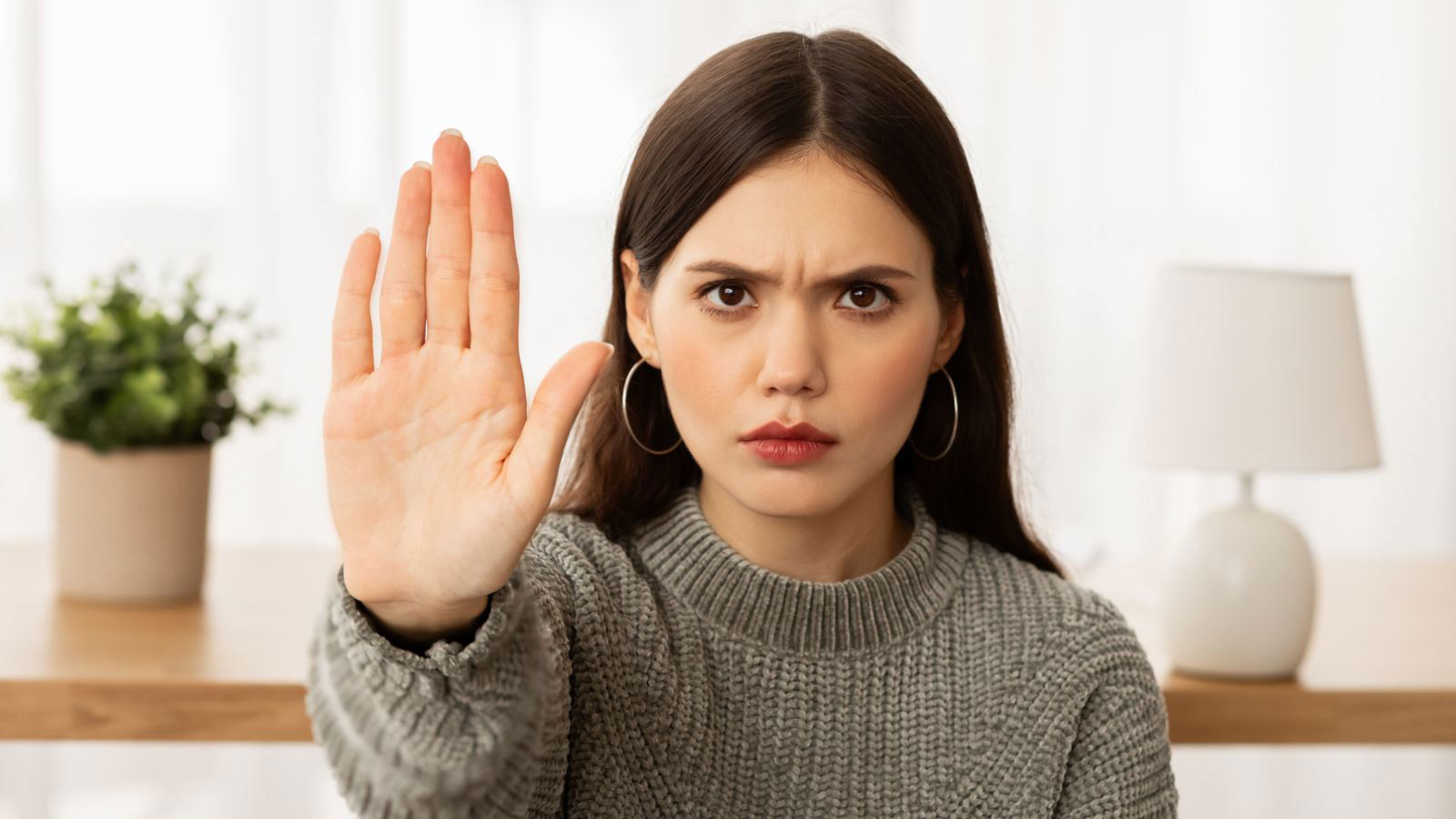 18 Rules Husbands Should Never Impose on Their Wives 18 Rules Husbands Should Never Impose on Their Wives