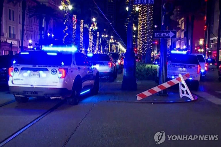 美뉴올리언스 새해맞이 명소에 트럭 돌진…10명 사망·35명 부상 종합2보