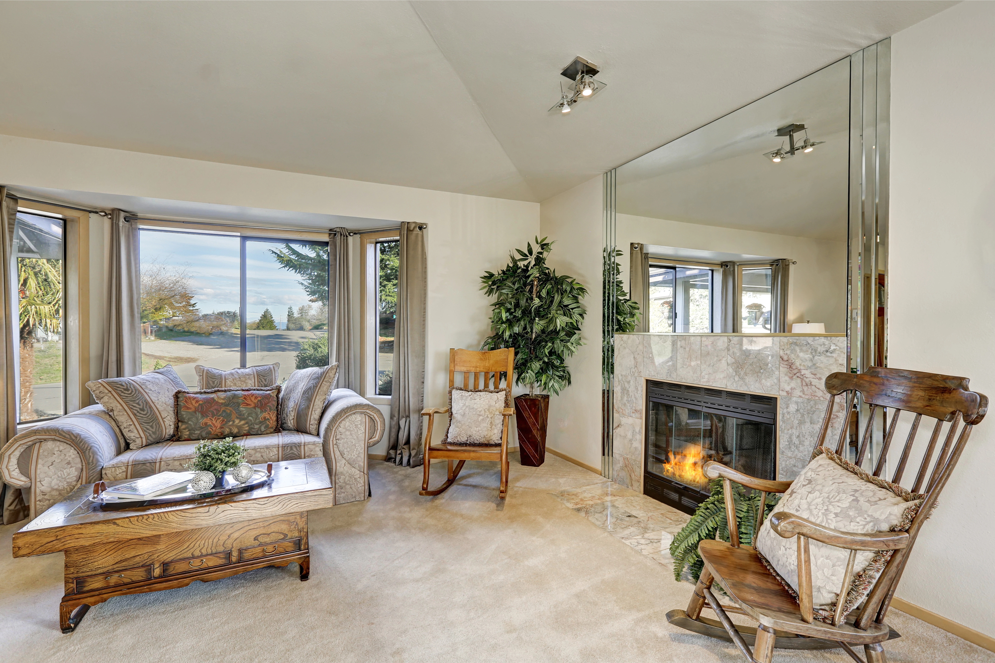 20 Creative Ways to Use Mirrors to Make Small Spaces Look Bigger