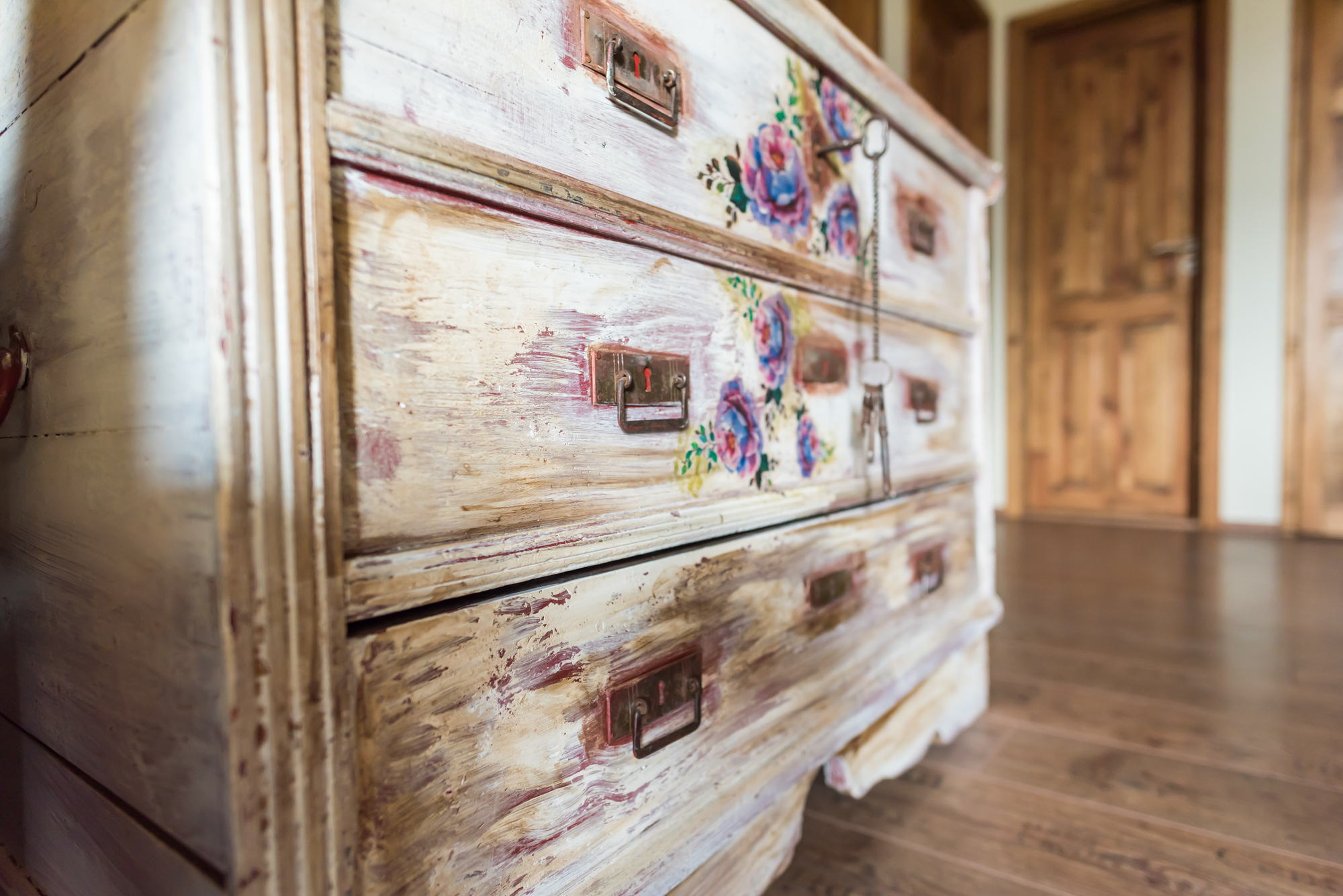 20 DIY projects using retro posters to personalize your space