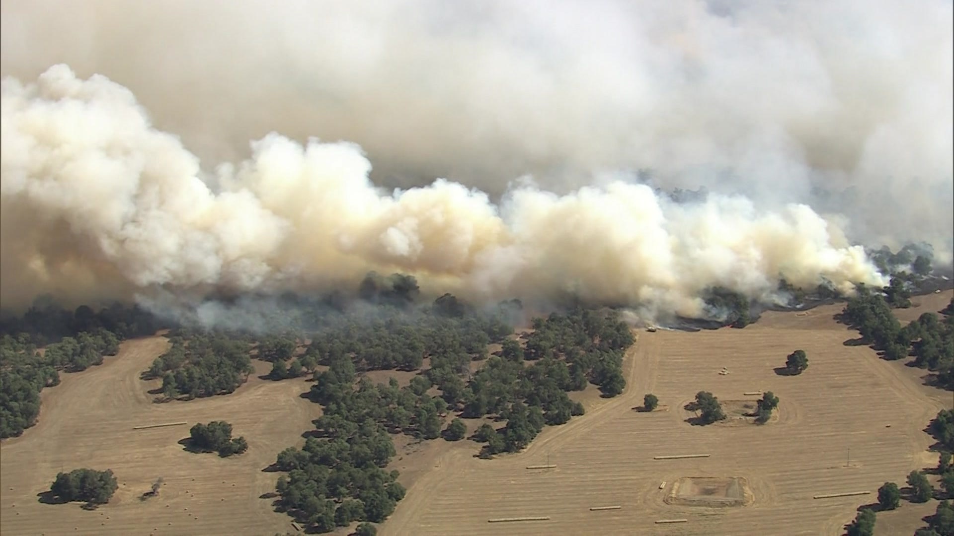 One home, several buildings destroyed in Woottating, The Lakes bushfire ...