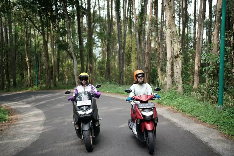 5 cara aman berkendara agar motor tetap awet saat lewati jalan tidak rata