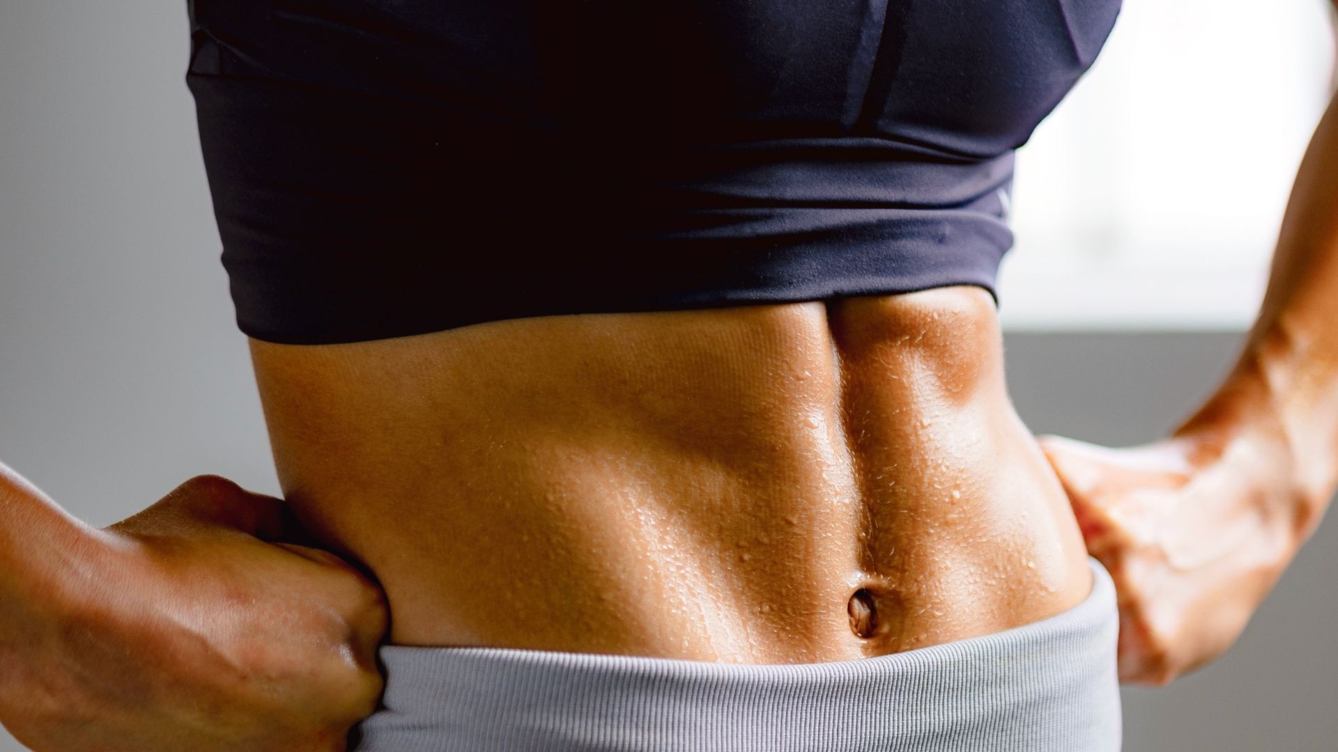 Forget sit-ups — it only takes 15 minutes, 5 exercises, and 1 dumbbell ...