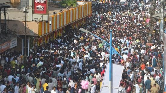 First day of new year sees massive crowd at Pune’s Dagdusheth Ganpati ...