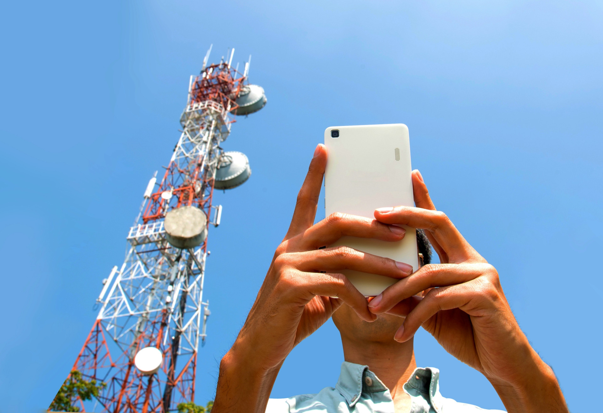 What is a cell tower, and how does it work?