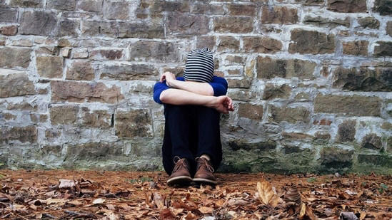 Psychiatrist shares 10 red flags of mental issues in teenagers; here’s ...