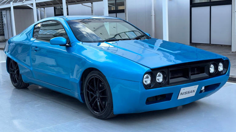 Reverse-Mullet Nissan Z Wagon Is Party Up Front, Busyness in Rear