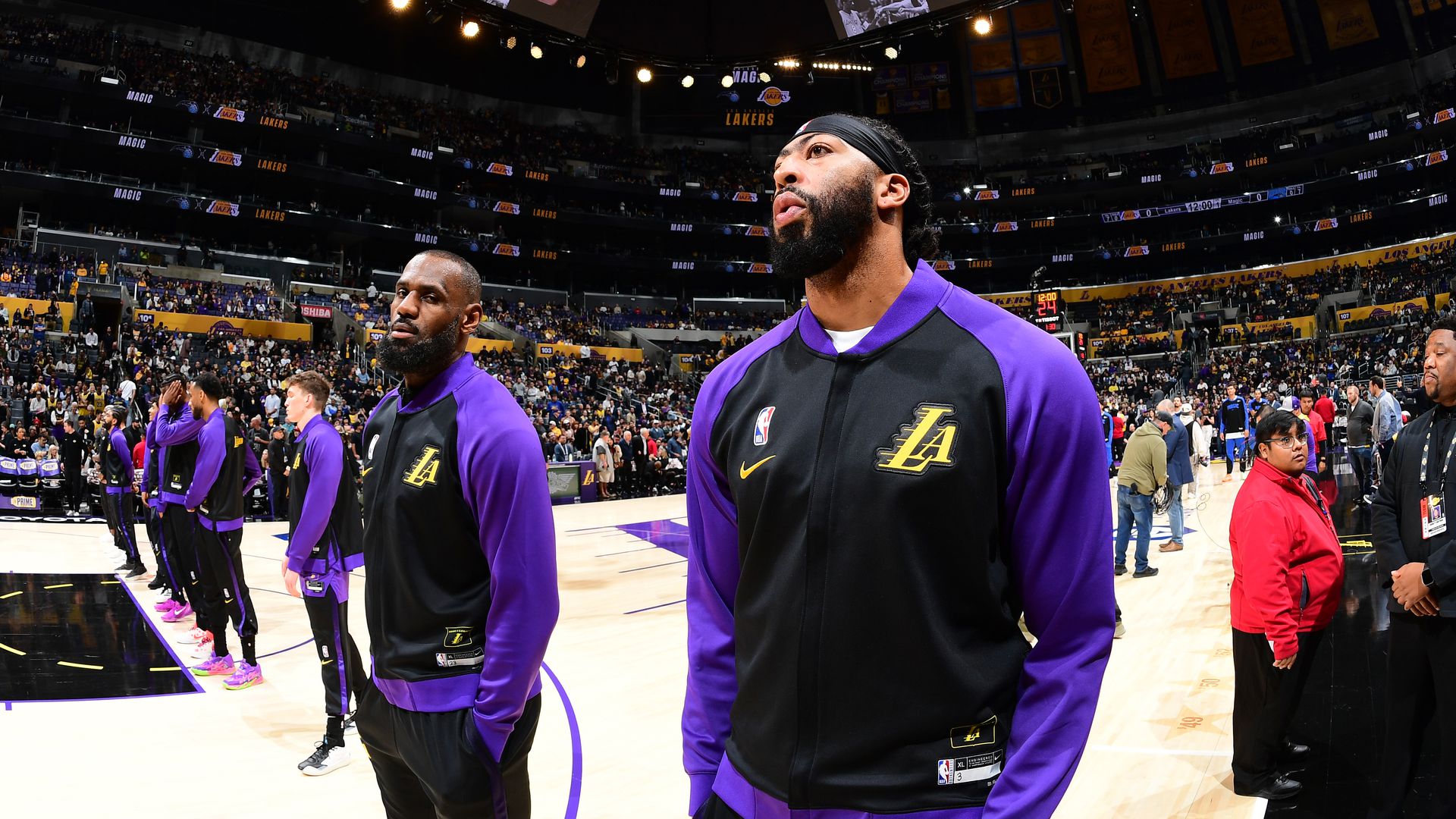 LeBron James, Anthony Davis top five in All-Star voting in first returns