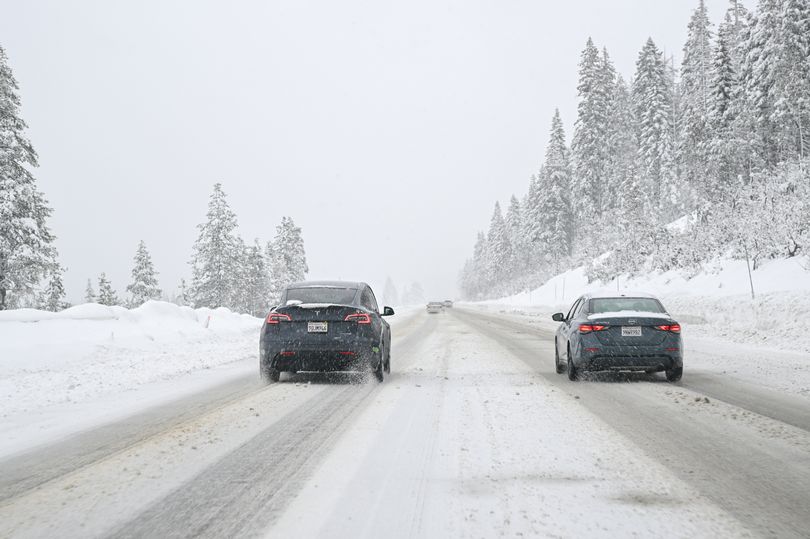 'Potential disaster' winter snow storm sees people ordered to stay home ...