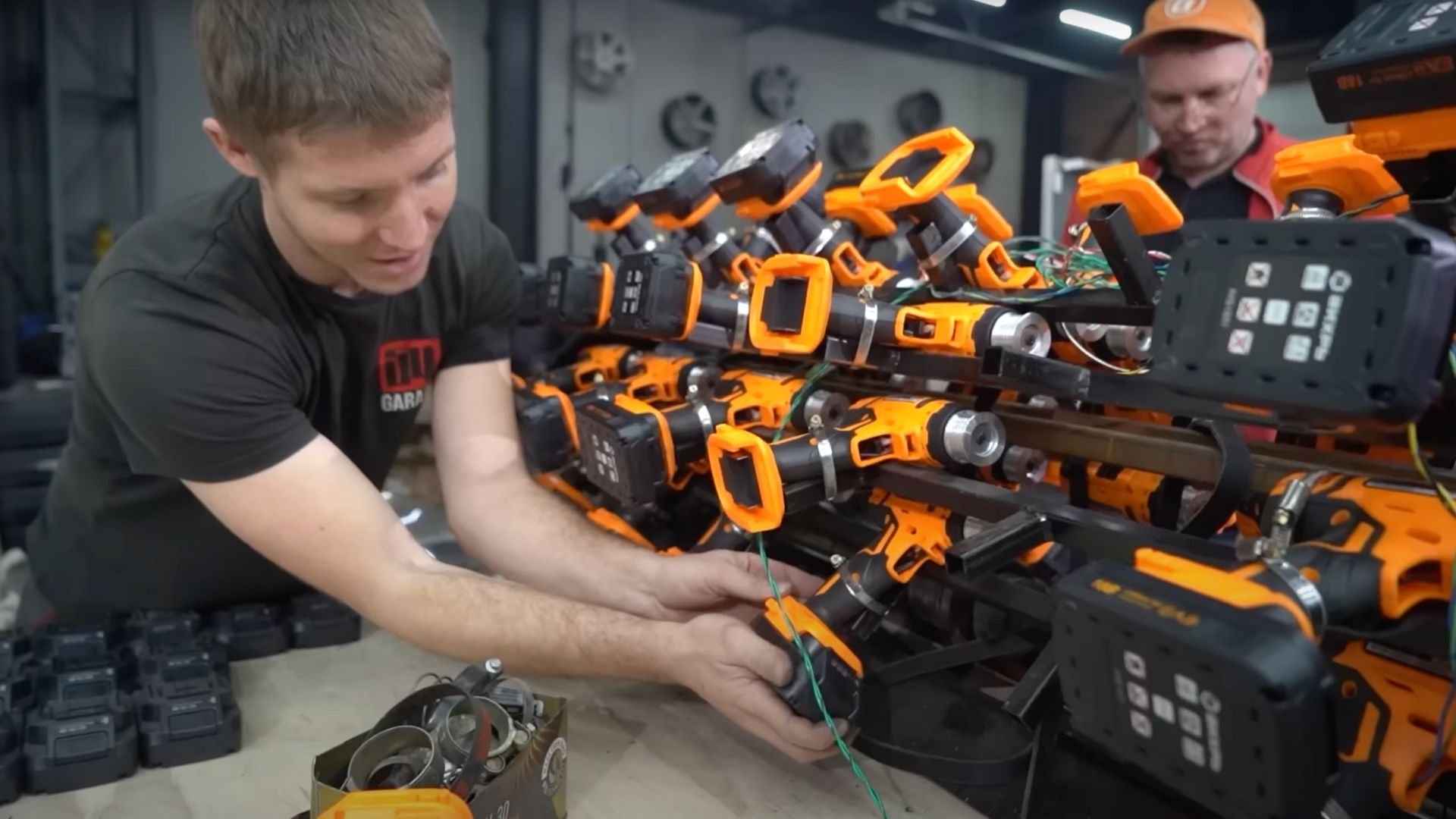 Photos: Engineers use 50 power drills to create a functional crazy EV ...