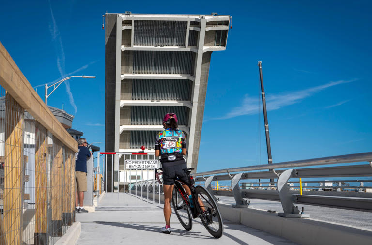 New U.S. 1 bridge in Jupiter partially opens to drivers after 21 months ...