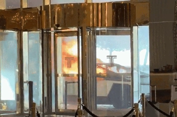 Veículo da Tesla explode em frente ao Trump Hotel em Las Vegas