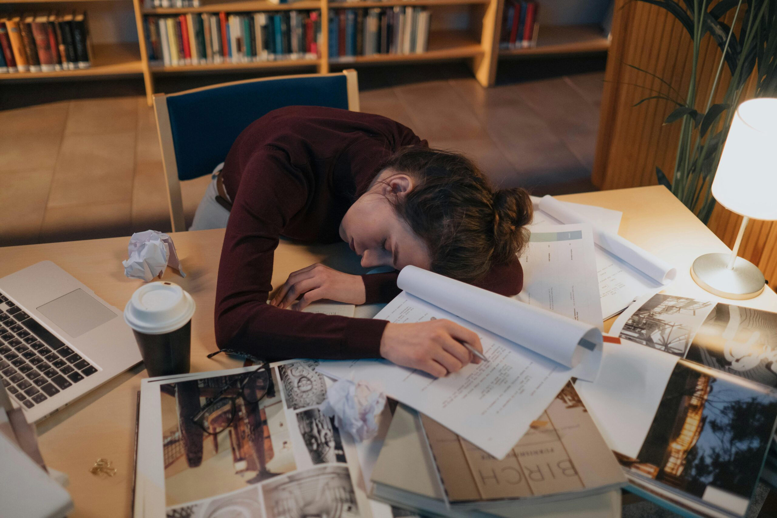 12 Alarming Signs You're Overworking Yourself 12 Alarming Signs You're Overworking Yourself