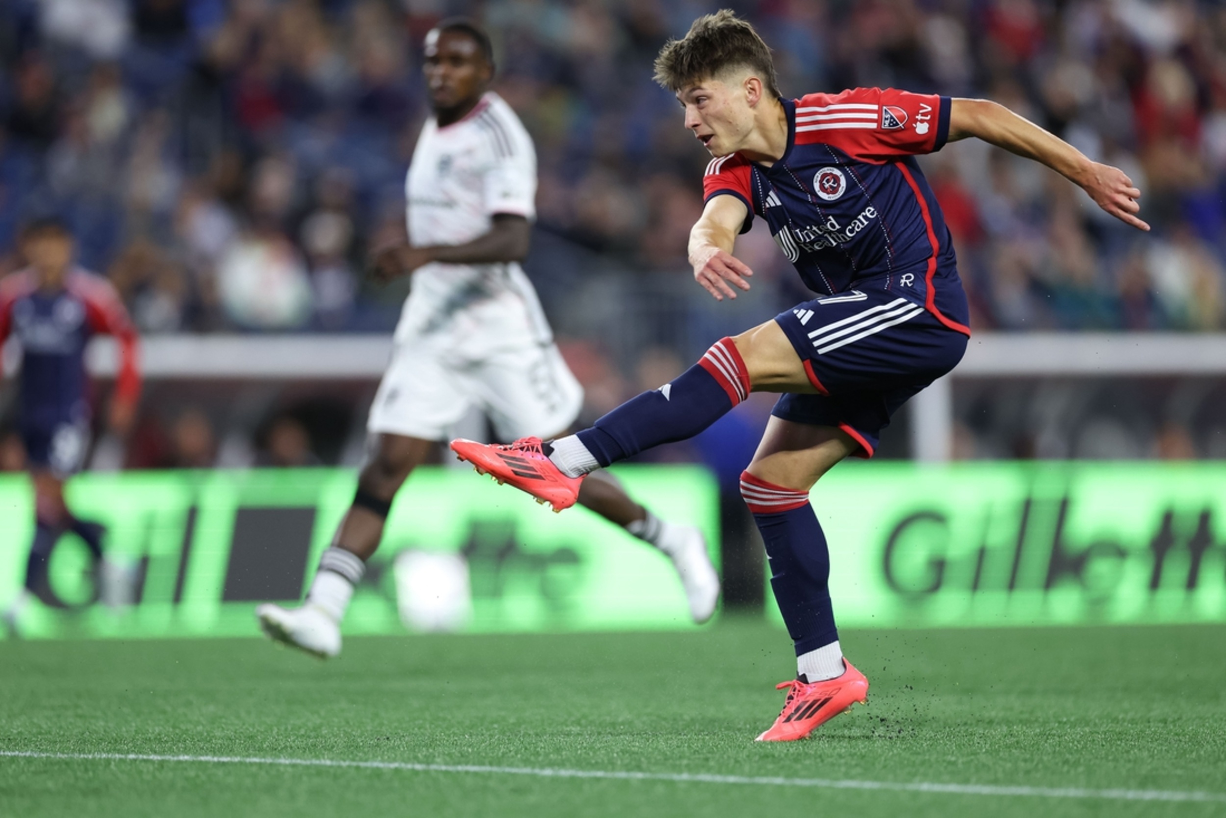Revs transfer F Esmir Bajraktarevic, sign F Luis Diaz