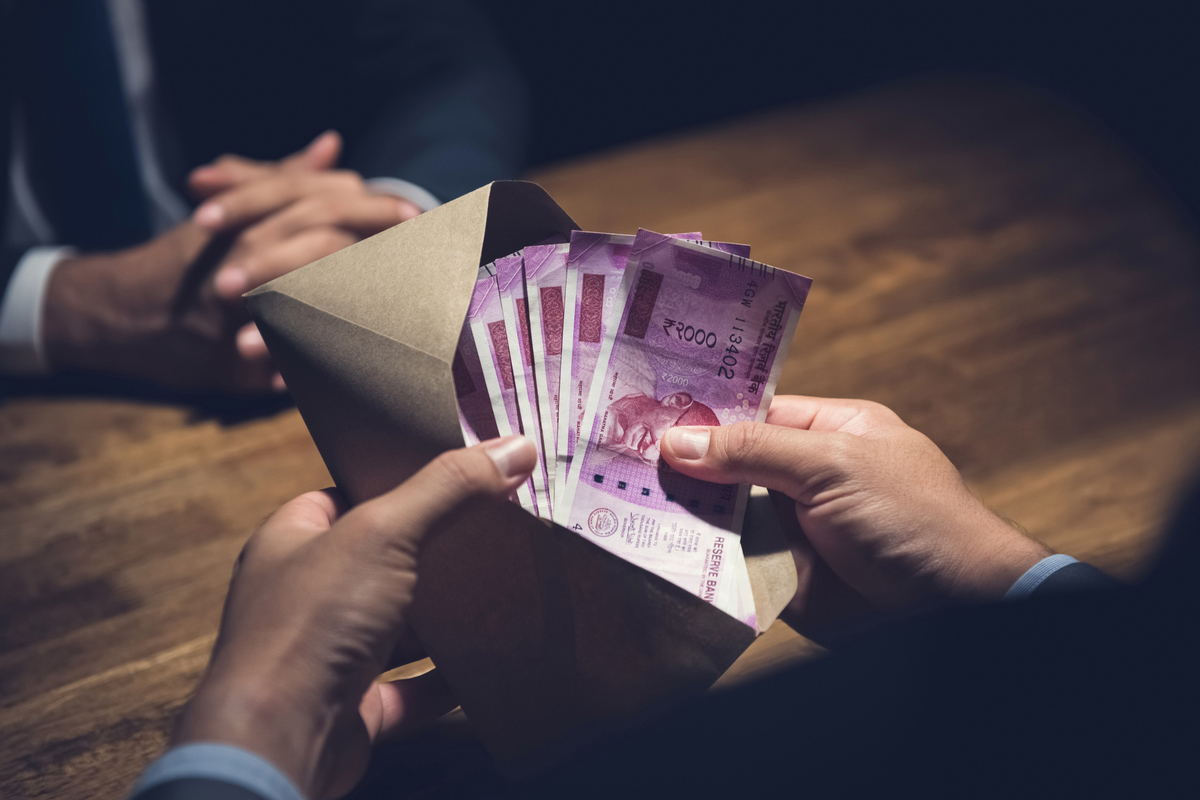 CBI registers case against own officer, recovers Rs 55 lakh in cash in ... CBI registers case against own officer, recovers Rs 55 lakh in cash in ...