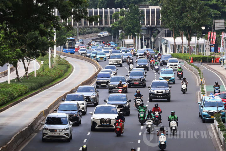 Coretan Adili Jokowi di Sudut Jakarta Coretan Adili Jokowi di Sudut Jakarta