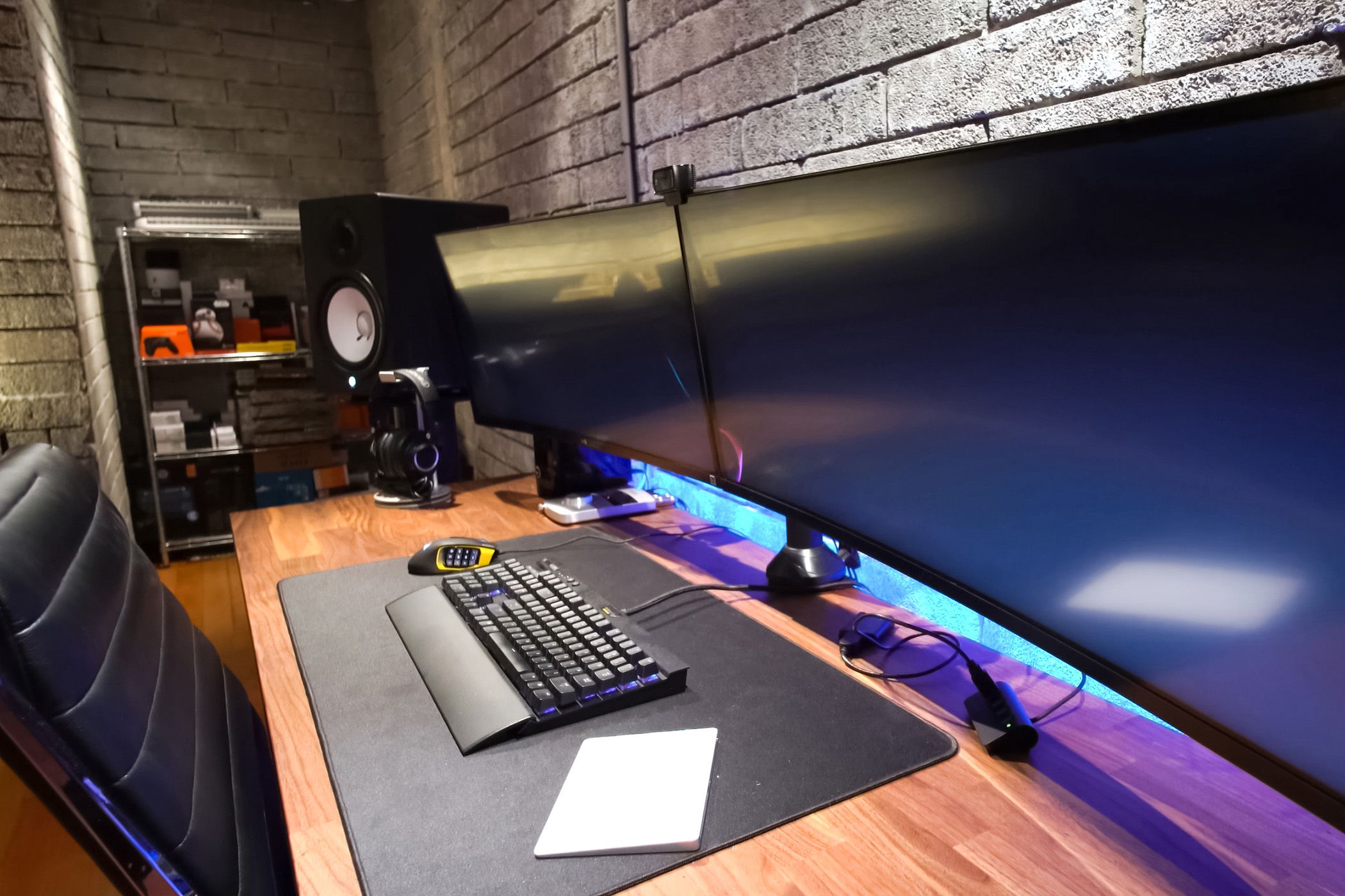5 Reasons Why You Don’t Need a Second Monitor on Your Desktop or Laptop ...