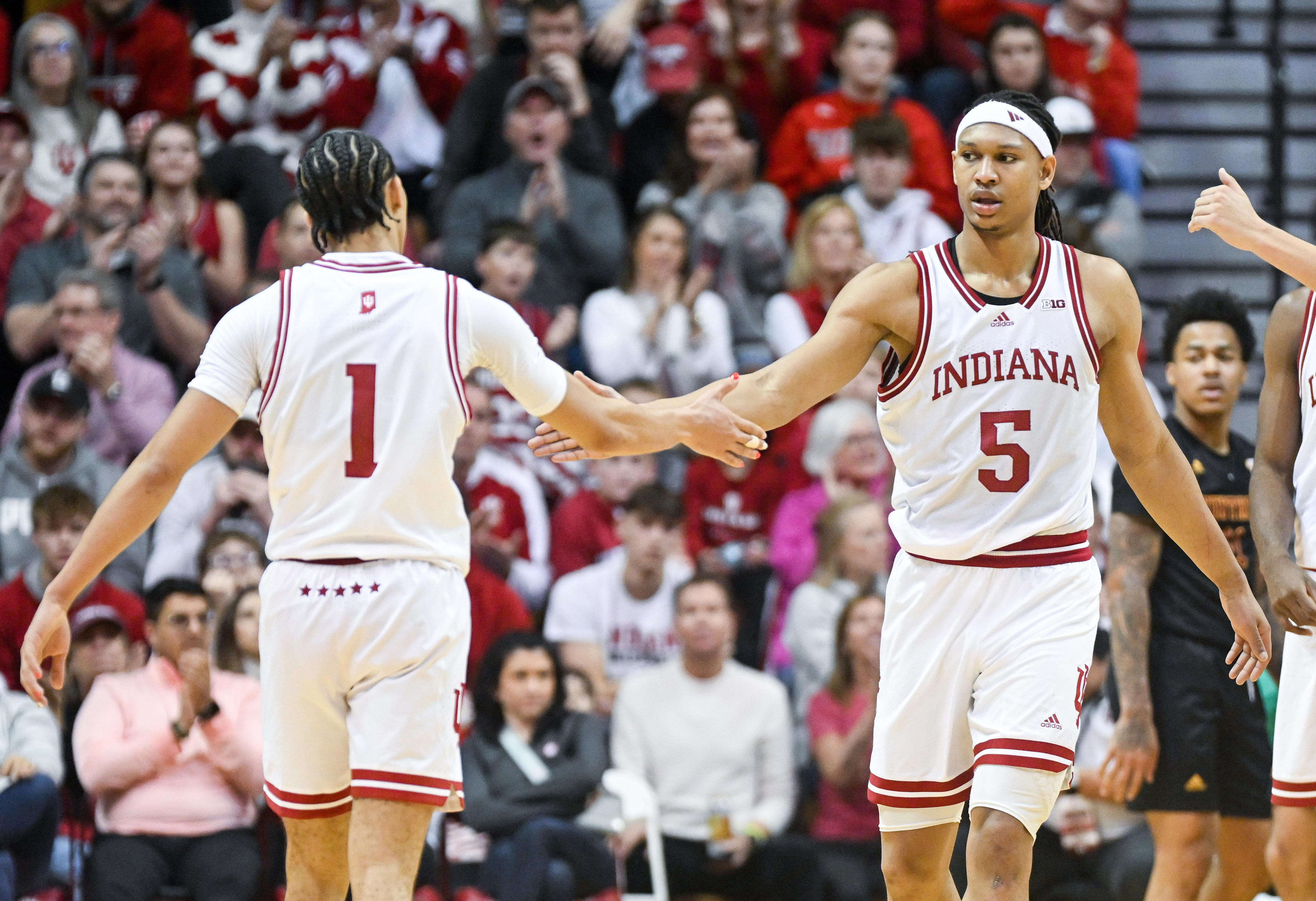 IU finds 3-point shot, loses Malik Reneau, Oumar Ballo returns in win ...
