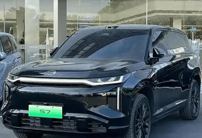 广汽传祺S7：中大型SUV新标杆，2880mm轴距与AI座舱的豪华体验