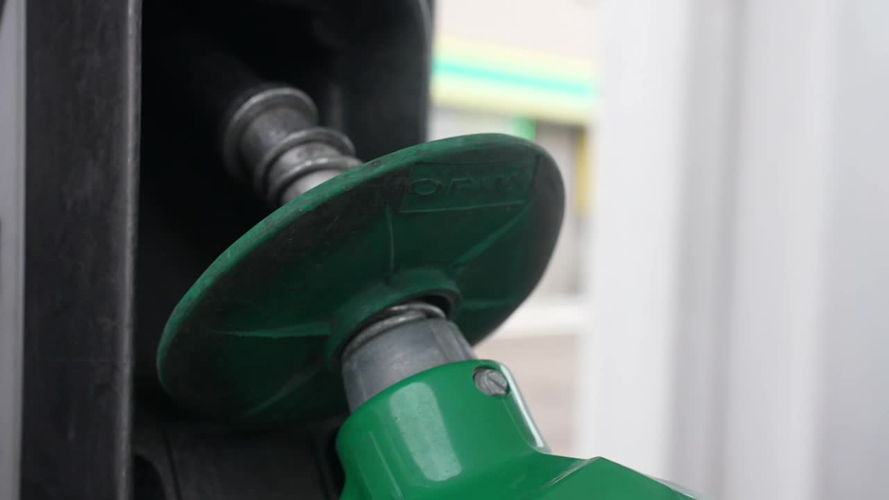 Lower prices at the pump: Gas prices are projected to decrease in 2025 for the third consecutive ...